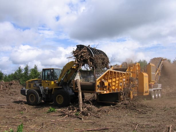Loader Clearing Rake with Grapples - Dymax Inc