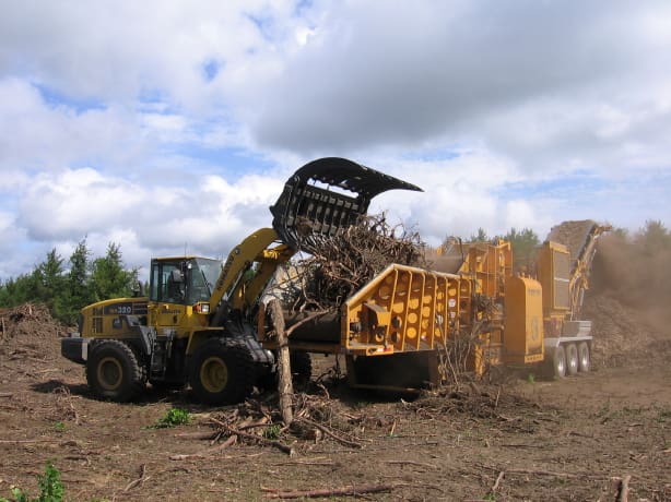 Loader Clearing Rake with Grapples - Dymax Inc